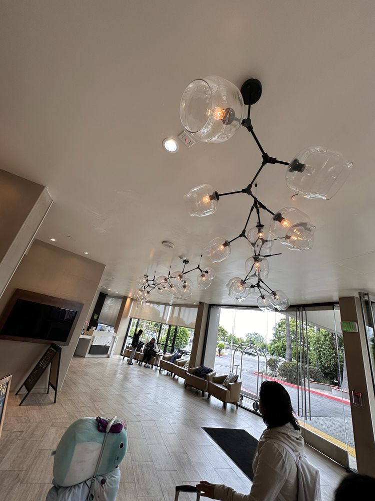 HOLIDAY INN LONG BEACH AIRPORT - Updated September 2025 - 226 Photos ...