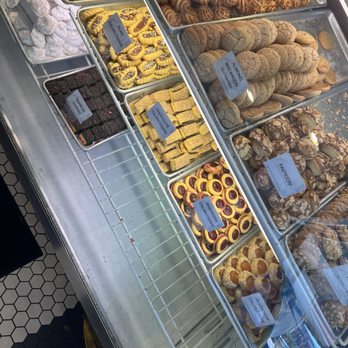 ISGRO PASTRIES - Updated June 2025 - 701 Photos & 605 Reviews - 1009 ...