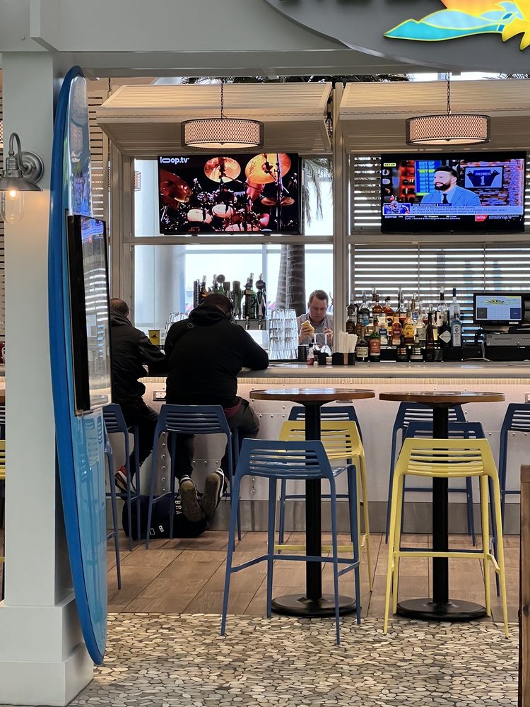 DETROIT AIRPORT EVANS TERMINAL - DTW - Updated July 2024 - 98 Photos ...