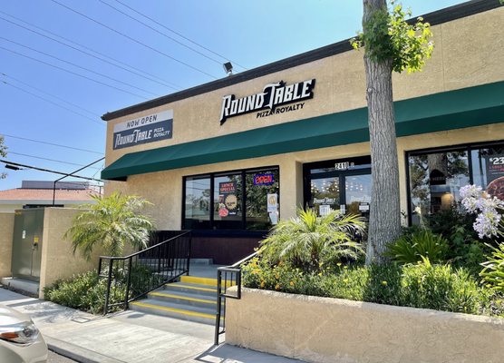 ROUND TABLE PIZZA - Updated December 2024 - 74 Photos & 56 Reviews ...