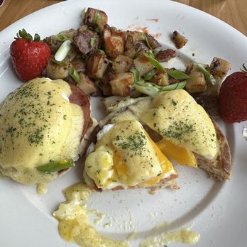 NYLO PROVIDENCE WARWICK HOTEL, TAPESTRY COLLECTION BY HILTON - 402 ...