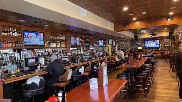 LUCKY BEAVER BAR & BURGER - Updated March 2025 - 1093 Photos & 849 ...