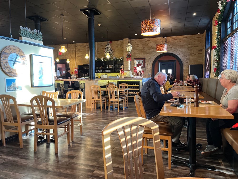 CLOCK TOWER INN PUB & BISTRO - Updated October 2024 - 45 Photos & 19 ...