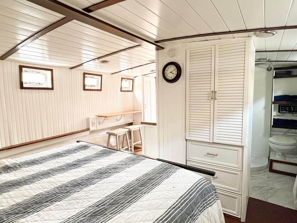 BOSTON BOAT CHARTERS - Updated August 2024 - Request a Quote - 332 ...