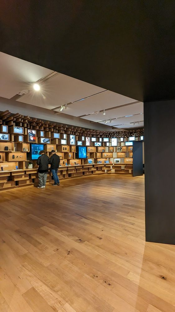 GOOGLE STORE - Updated November 2024 - 30 Photos & 11 Reviews - 2000 N ...