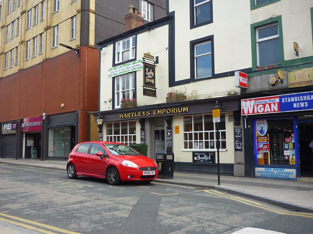 THE WHITE HORSE - Updated July 2025 - 30 Photos - 59 Standishgate ...