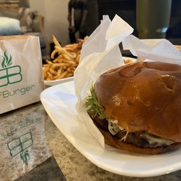 BUFFBURGER - Updated June 2025 - 548 Photos & 658 Reviews - 1014 Wirt ...