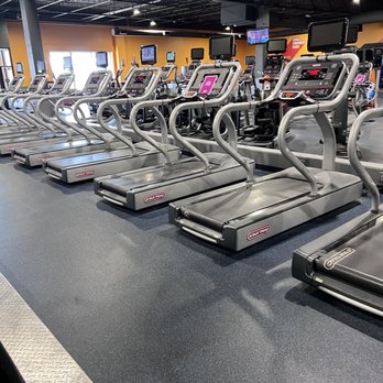 CRUNCH FITNESS - LANCASTER PA - Updated October 2025 - 29 Photos & 25 ...