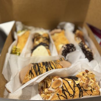 MIKE’S PASTRY - Updated April 2024 - 7574 Photos & 8870 Reviews - 300 ...