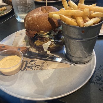 STACK 571 BURGER & WHISKEY BAR - Updated July 2024 - 665 Photos & 643 ...