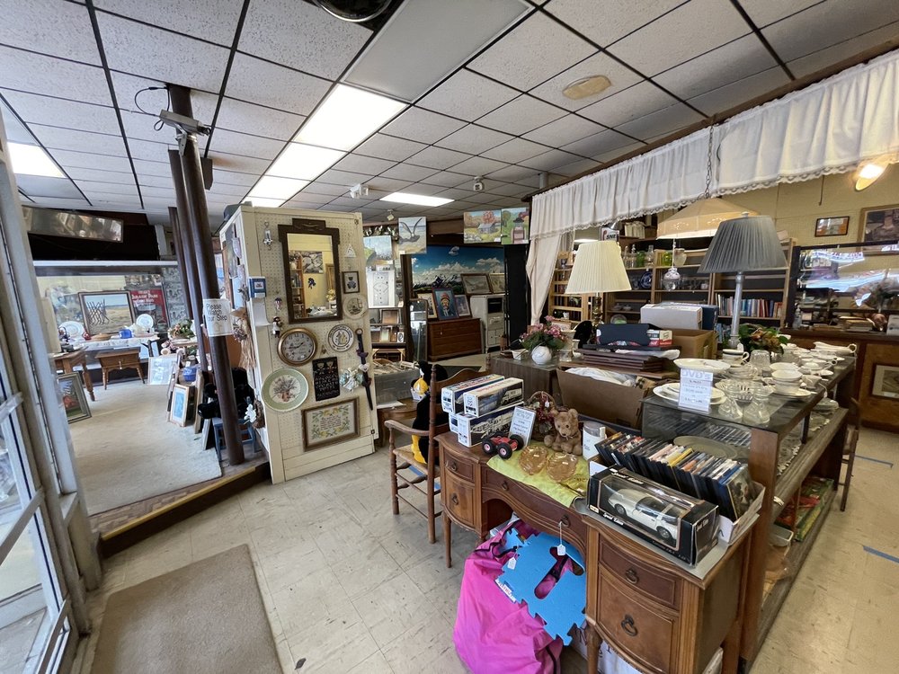 MANCHESTER MALL - Updated February 2025 - 240 Photos - 811 Main St ...