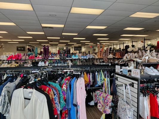 UPTOWN CHEAPSKATE - Updated January 2026 - 18 Photos & 26 Reviews ...