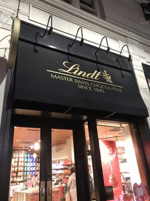 LINDT CHOCOLATE SHOP - 36 Photos & 58 Reviews - Chocolatiers & Shops ...
