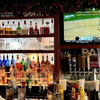 RAILSIDE TAVERN - Updated December 2025 - 136 Photos & 125 Reviews ...