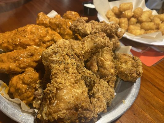 HOOTERS - Updated December 2025 - 86 Photos & 133 Reviews - 2171 ...