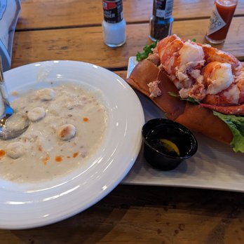 QUAHOG REPUBLIC WATERFRONT EATERY - Updated June 2024 - 101 Photos ...