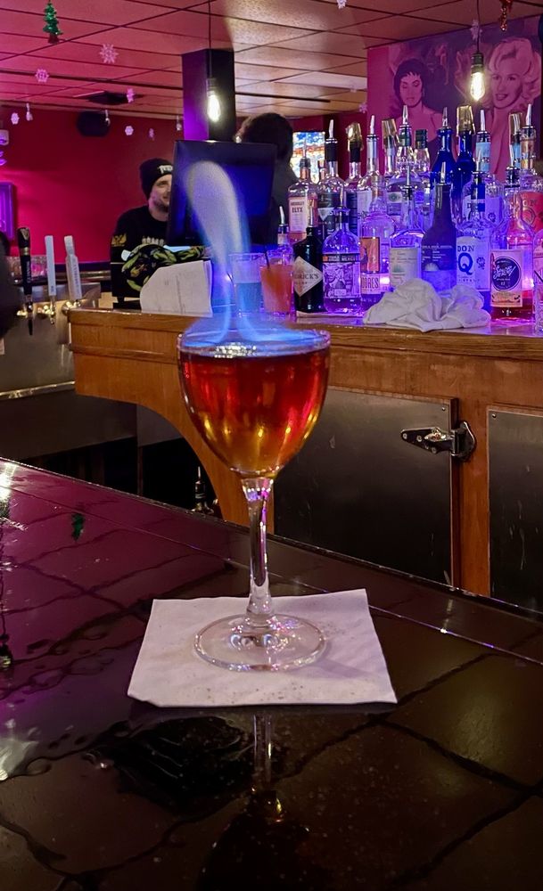 MAVERICKS COCKTAIL LOUNGE - Updated May 2026 - 25 W Sumner St, Hartford ...