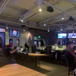 BLUE 32 SPORTS GRILL - Updated November 2025 - 241 Photos & 460 Reviews ...