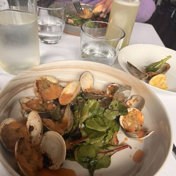 RAVYN & ROBYN - Updated June 2024 - 219 Photos & 202 Reviews - 301 Main ...