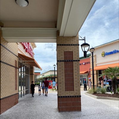 TANGER OUTLETS SAVANNAH - Updated October 2025 - 154 Photos & 128 ...