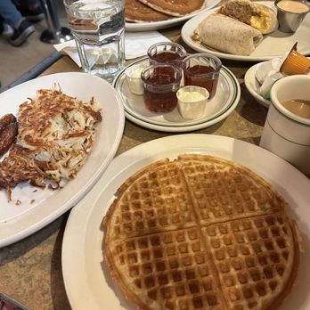 ISSAQUAH CAFE - Updated July 2024 - 548 Photos & 744 Reviews - 1580 NW ...