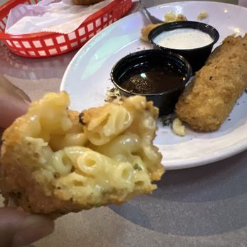 PLUCKERS WING BAR - CITYVIEW - Updated October 2025 - 173 Photos & 228 ...