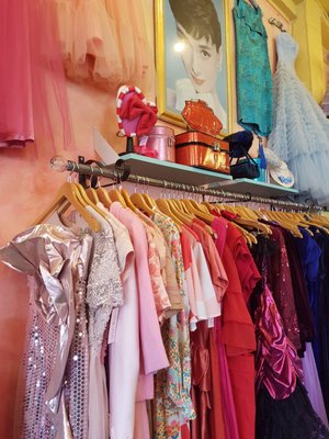 PRETTY PARLOR - 64 Photos & 105 Reviews - 119 Summit Ave E, Seattle ...