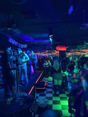 TOTALLY 80’S BAR & GRILLE - Updated July 2025 - 329 Photos & 552 ...