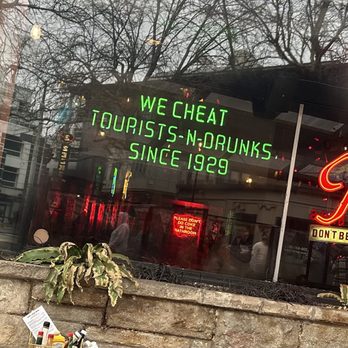 THE 5 POINT CAFÉ - Updated July 2024 - 1609 Photos & 2438 Reviews - 415 ...