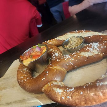 FADÓ IRISH PUB - Updated May 2024 - 307 Photos & 279 Reviews - 933 ...