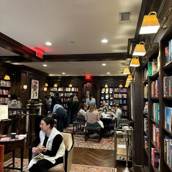 FLYLEAF - Updated May 2024 - 119 Photos & 40 Reviews - 92 Kercheval Ave ...