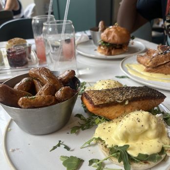 BIRDIE’S BARROOM AND KITCHEN - Updated October 2025 - 235 Photos & 129 ...