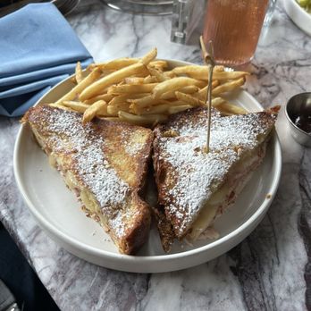 MOONLARK’S DINETTE - Updated August 2024 - 105 Photos & 29 Reviews ...