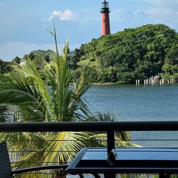 TOPSIDE AT THE BEACON - Updated October 2025 - 173 Photos & 130 Reviews ...