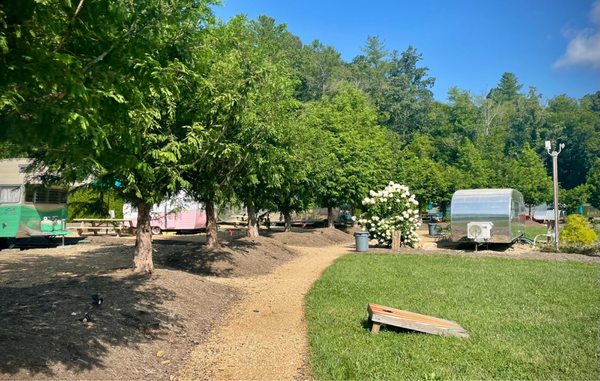 JUNEBUG RETRO RESORT - Updated November 2025 - 72 Photos - 355 Clarks ...