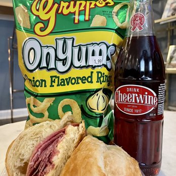 MORRIS’ DELI LIQUOR & CATERING - Updated September 2025 - 104 Photos ...
