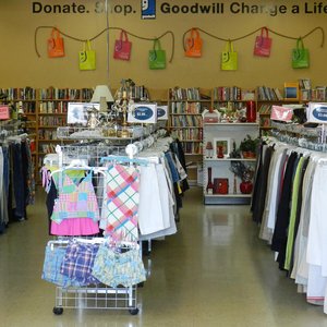 REDWOOD GOSPEL MISSION THRIFT STORE - Updated December 2025 - 28 Photos ...