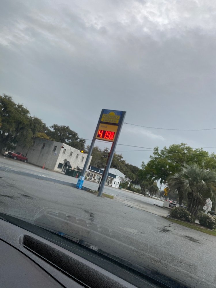 FRIENDLY EXPRESS - Updated October 2025 - 106 N Walton St, Darien ...