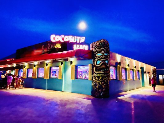 COCONUTS ON THE BEACH - 1114 Photos & 1131 Reviews - 2 Minutemen Cswy ...