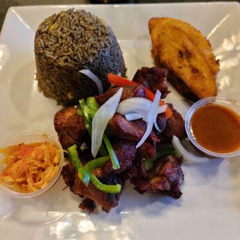 GREG’S COOKOUT - Updated July 2024 - 33 Photos - 3000 Country Club Ln ...