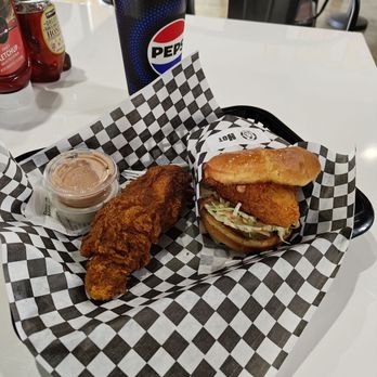 LEGEND HOT CHICKEN - Updated August 2025 - 211 Photos & 197 Reviews ...