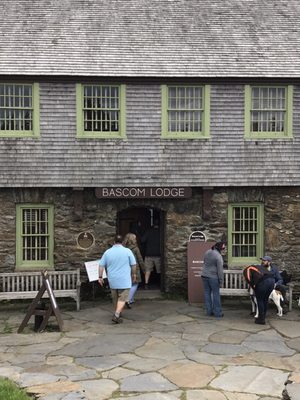 BASCOM LODGE - Updated December 2025 - 23 Photos & 50 Reviews - Adams ...