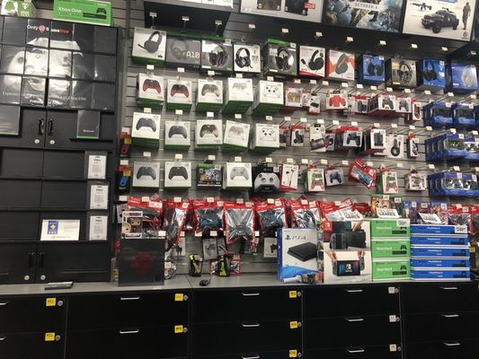 GAMESTOP - Updated December 2025 - 11 Photos - 651 Kapkowski Rd ...