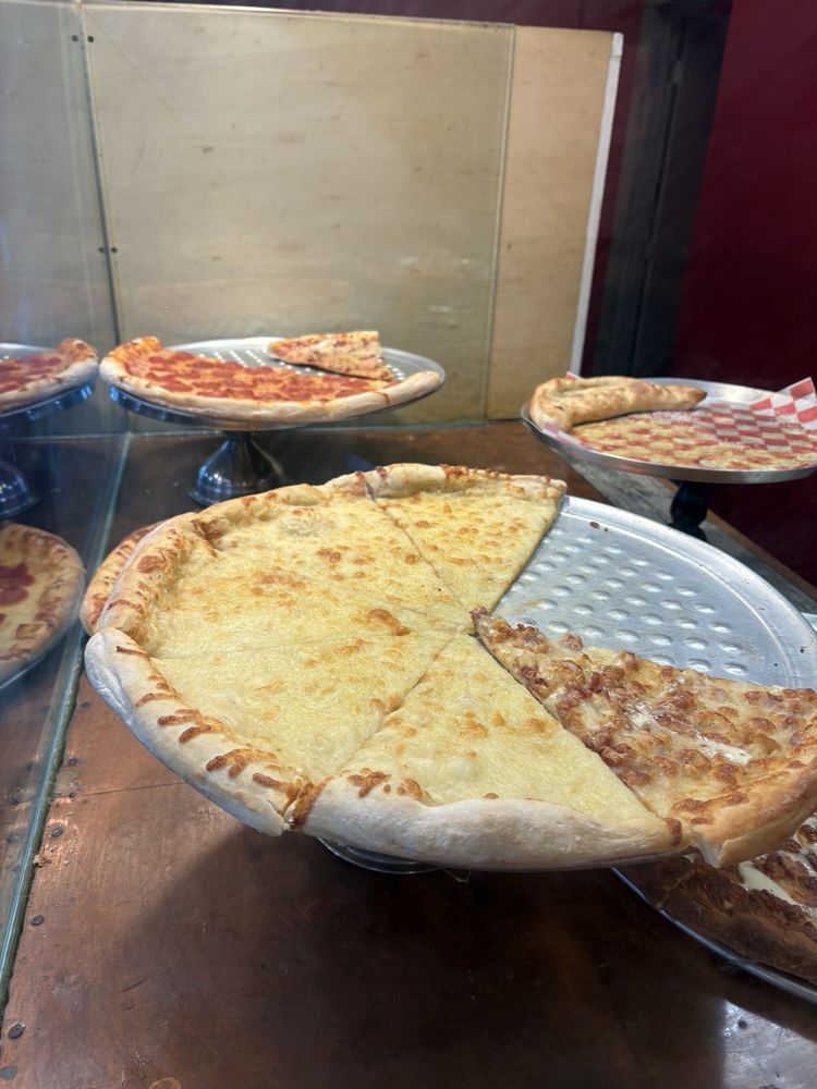 CARLITO’S PIZZA PIES AND WINGS - Updated July 2025 - 7252 State Fair ...