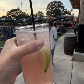 BREAKSIDE BREWERY - BEAVERTON - Updated October 2025 - 81 Photos & 39 ...