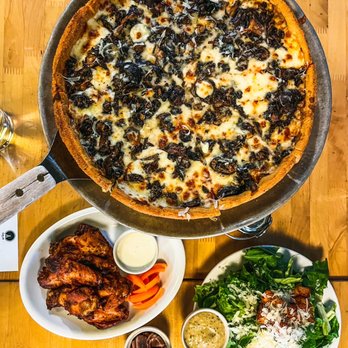 BLUE LINE PIZZA - Updated May 2024 - 621 Photos & 810 Reviews - 146 ...