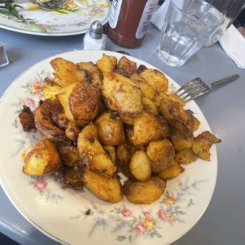 LUCILLE - Updated July 2025 - 323 Photos & 272 Reviews - 1218 H St ...