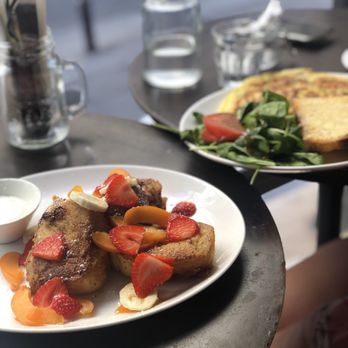 STRADA CAFÉ - Updated November 2024 - 64 Photos & 74 Reviews - 94 rue ...