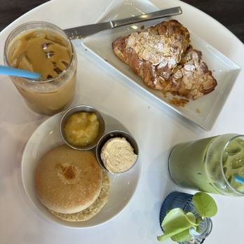 DELLA COFFEE - Updated October 2024 - 111 Photos & 34 Reviews - 1000 W ...