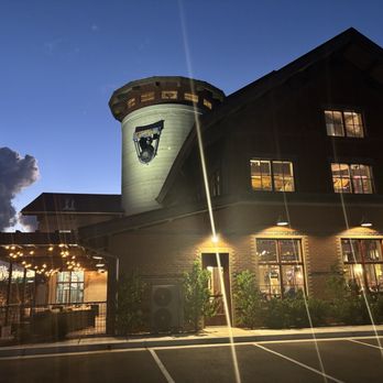 STRAP TANK BREWERY - Updated October 2025 - 53 Photos & 105 Reviews ...